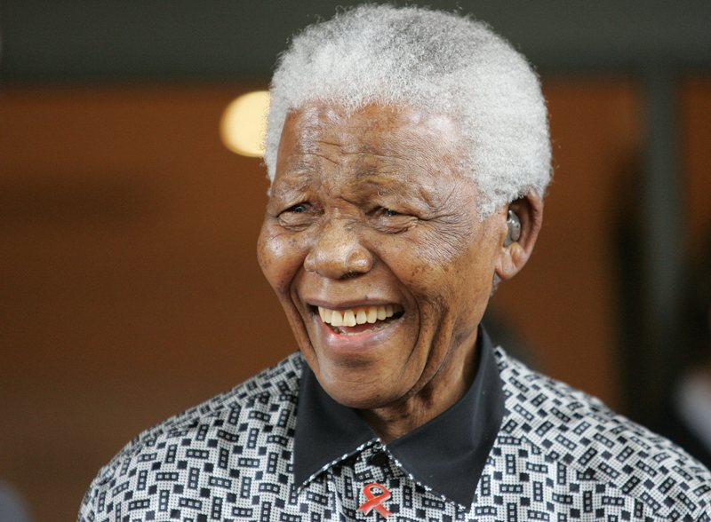 Buvęs PAR prezidentas N. Mandela 95–ąjį gimtadienį sutinka ligoninėje ...